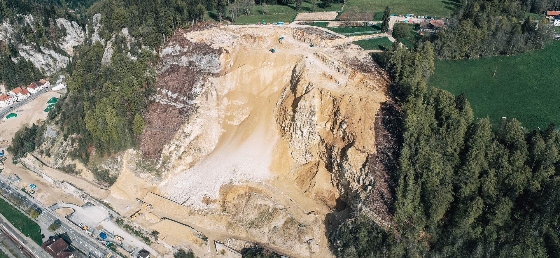 Gasser Felstechnik - Zusammen versetzen wir Berge.